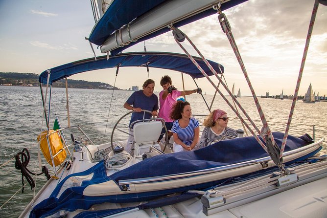 2,5h Lisbon Sunset Sail With Drinks and Snacks - What to Expect