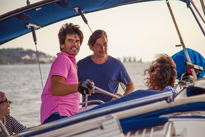 2,5h Lisbon Sunset Sail With Drinks and Snacks - Inclusions and Amenities