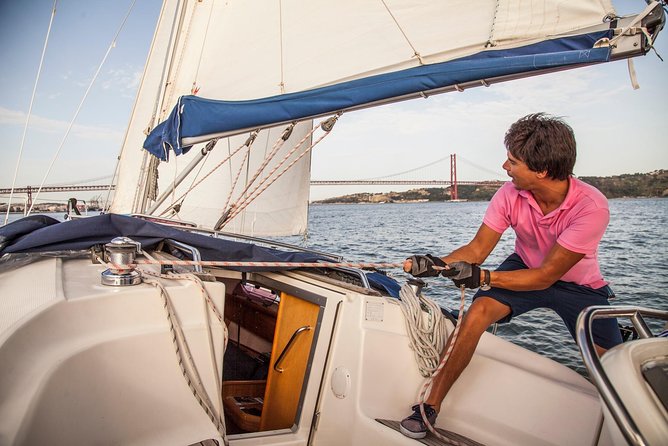 2,5h Lisbon Sunset Sail With Drinks and Snacks - Highlights