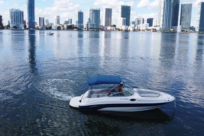 26 Ft Boat, Miami Bay Tour for 2 or 4 hours. 10 people - The Itinerary: Freedom to Pick Your Sights