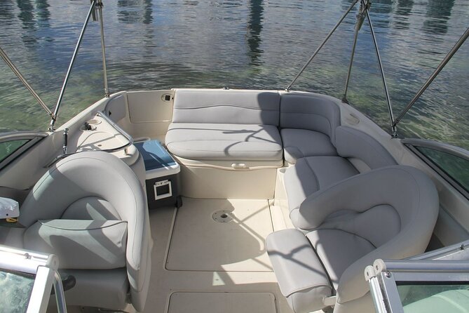 26 Ft Boat, Miami Bay Tour for 2 or 4 hours. 10 people - Safety and Comfort