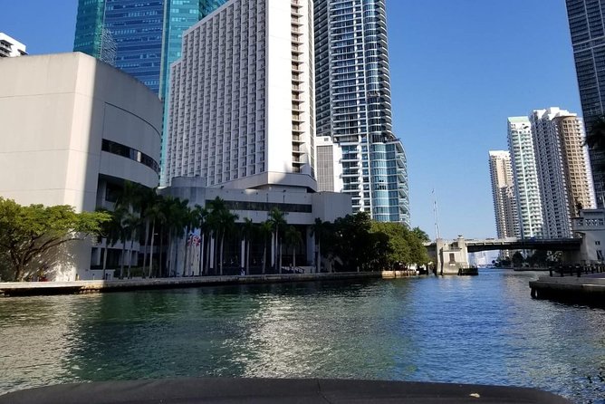 26 Ft Boat, Miami Bay Tour for 2 or 4 hours. 10 people - The Experience: What You Can Expect