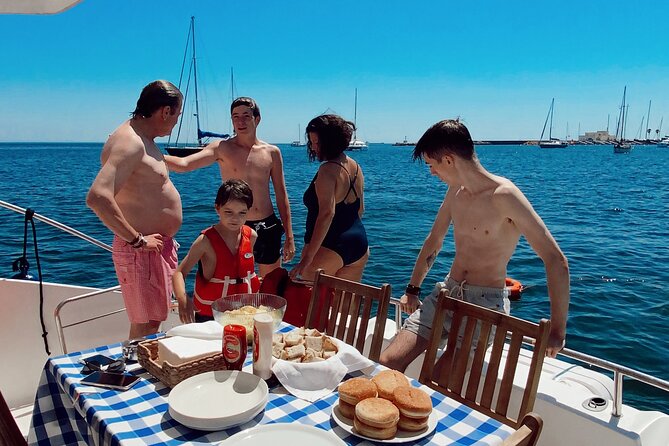 2H Lisbon Private Luxury Catamaran Tour With Welcome Drink - Highlights