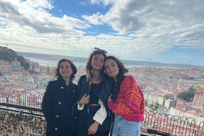 2H Private Lisbon Sightseeing Tour with TukTuk - Key Points