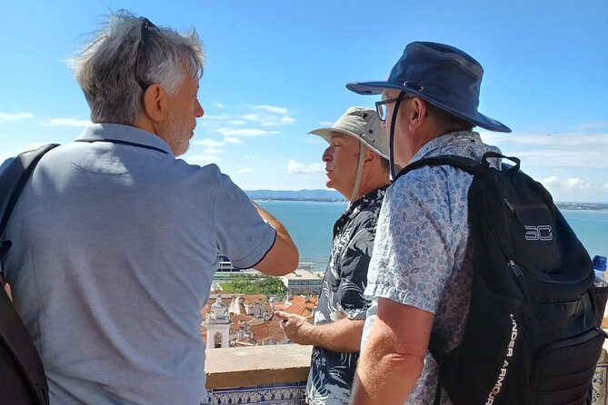 2H Tuk Tuk Tour Central Lisbon - Street Art Discovery in Graça