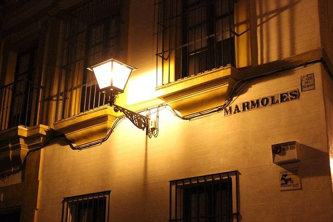 2h30 Private Walking Tour of Seville With Local Guide - Admiring the Flower-Filled Patios