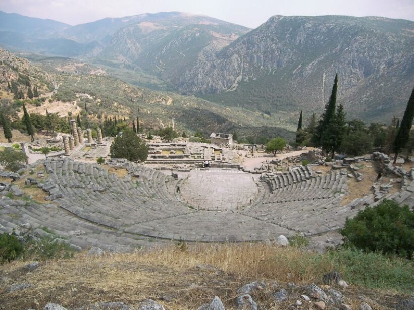 3-day classical Spanish guided tour in Peloponesse & Delphi - Key Points