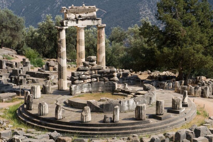 3-day classical Spanish guided tour in Peloponesse & Delphi - Authenticity and Authentic Experiences
