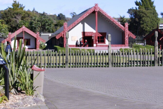 3 Day Hobbiton Rotorua Waiotapu Taupo and Waitomo Caves Tour - The Sum Up
