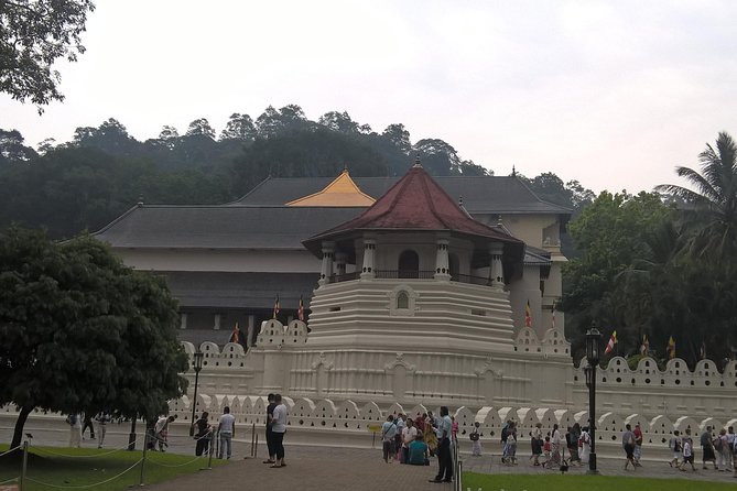 3 Day Privet Tour To Kandy & Sigiriya From Colombo - FAQs