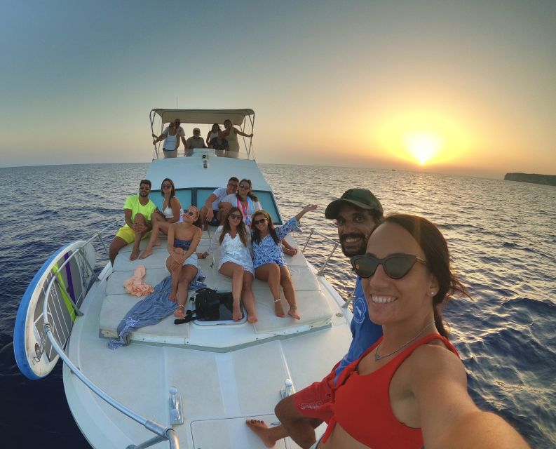 3-hour boat trip at sunset with the sighting Delfini - What to Expect on the Tour