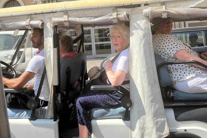 3-Hour Catacumbs and Appian Way Park Guided Tour in Golf Car Pickup - Exploring the Catacombs