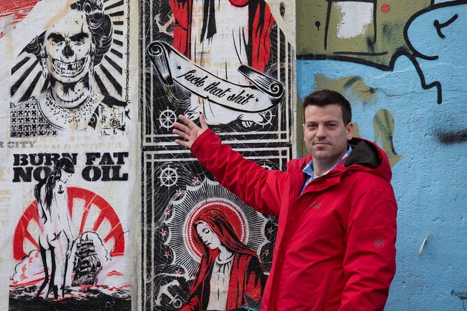 3-Hour Cologne Street Art Bike Tour in Small Group With Guide - Engaging and Knowledgeable Guide