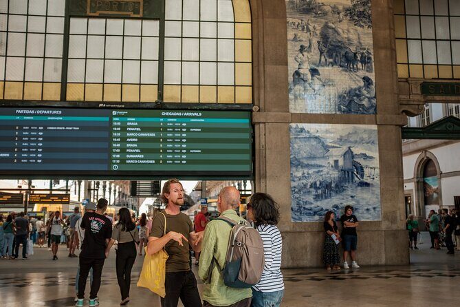 3-hour private guided walking tour of the BEST of Porto - Analyzing the Value