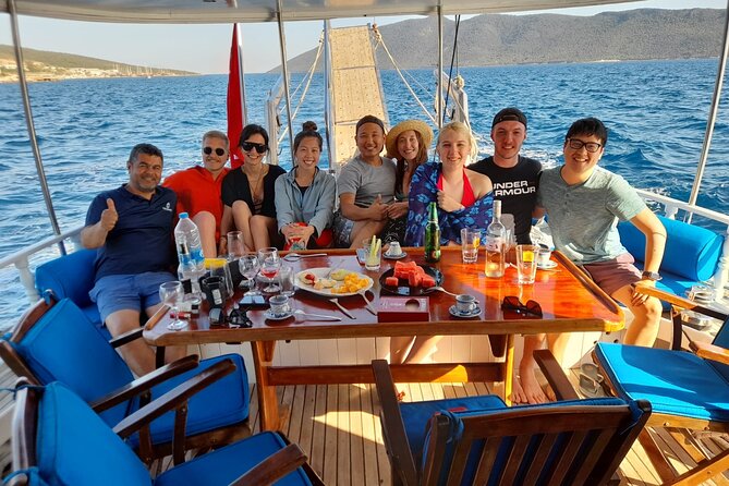 3-Hour Private Sunset Boat Tour With Dinner in Bodrum - Meeting Point and Pickup