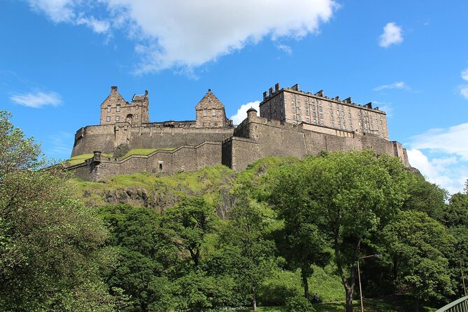 3-Hour Private Walking Tour of Edinburgh With Edinburgh Castle - Key Attractions Along the Royal Mile