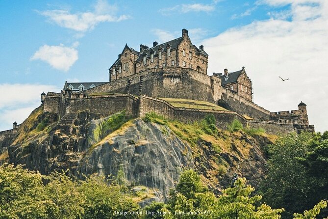 3-Hour Private Walking Tour of Edinburgh With Edinburgh Castle - Tips and Recommendations for Tour Participants