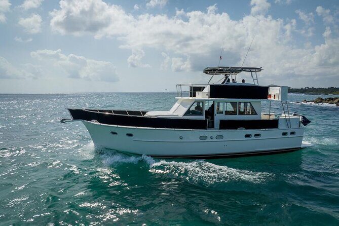 3 Hours - 53' Hatteras - Tulum, Playa Del Carmen, Riviera Maya - An In-Depth Exploration of the Yacht and Its Features