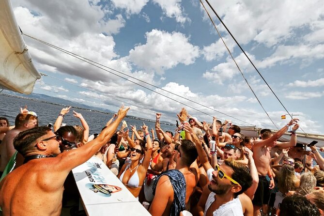 3 Hours Boat Party With 2 Live DJS in Mallorca - Meeting Information