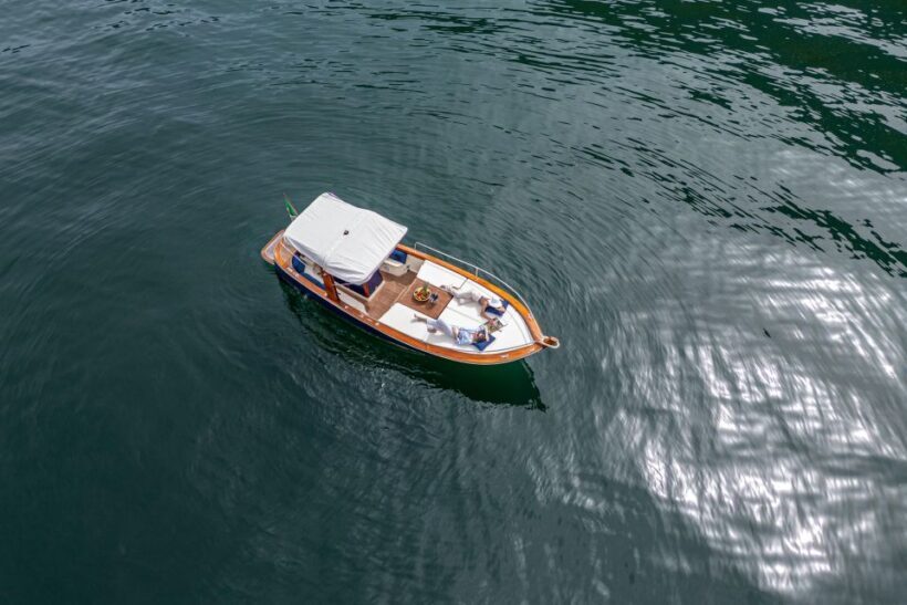 3 Hours Private Boat Tour on Como Lake Bellagio (Wood Boat) - The Experience of Drinks and Comfort