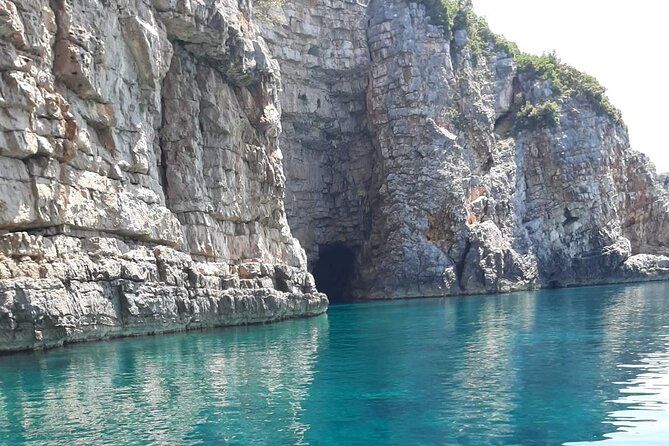 3 Hours Speed Boat Tour to the Blue Cave - Tour Experience
