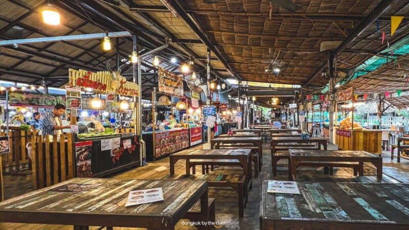 3 Hrs Private boat Tour Bangkok Floating Market by Flat Boat - Floating Market & Local Flavors