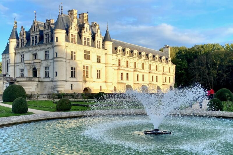 3 Loire Castles Live Guided Small group by minivan Winery - FAQs
