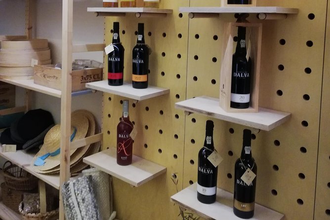 3 Table Wines & 5 Port Wines + Tapas - Indulging in Tapas: A Culinary Delight