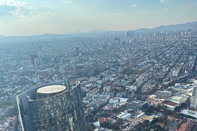 30' Mexico City Helicopter Tour - Landing at Ritz Carlton Reforma - Landing at the Ritz Carlton: A Touch of Luxury