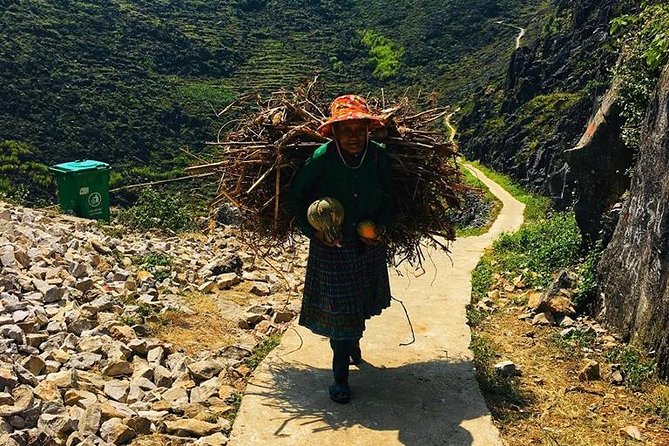 3D2N PRIVATE CAR TOUR + ENGLISH SPEAKING DRIVER (SUV 7 seats) - Day 2: The Breathtaking Ma Pi Leng Pass and Beyond