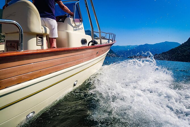 3H Private Cruise on a beautiful wooden speedboat on Lake Como - FAQs