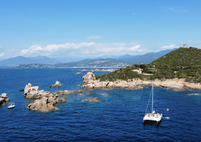 3H30 Explore the south shore of the bay of Ajaccio Catamaran - Key Points