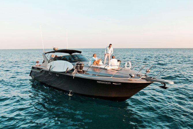 3Hr Private Yacht Cruise in Cabo As if you were aboard your own Private Yacht.Al - An In-Depth Look at the 3-Hour Private Yacht Cruise
