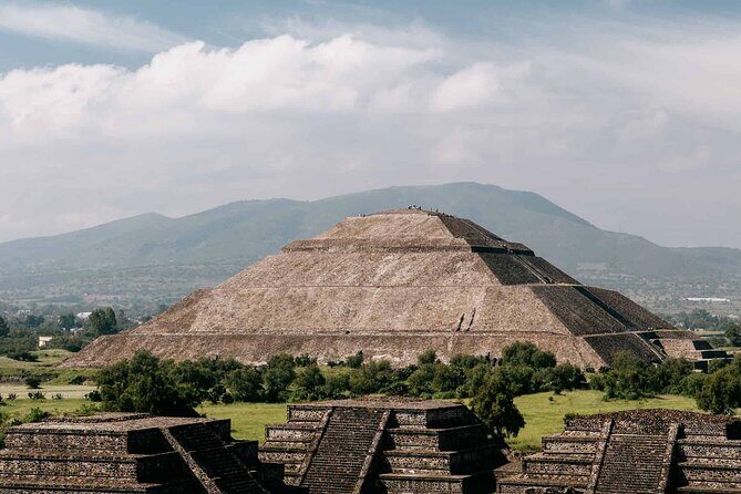 3X1 Teotihuacan, Basilica of Guadalupe, Tlatelolco and Tequila Tour - Exploring Teotihuacán: The Ancient Marvel