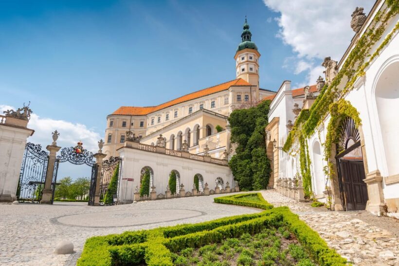 4 castles private day trip from Vienna to South Moravia - Potential Drawbacks to Consider