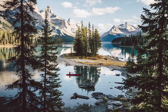 4-Day Authentic Jasper and Columbia Icefield Tour Package - A Rounded Look at the 4-Day Rocky Mountain Journey