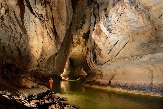 4 Days 3 Nights Mulu 4 Showcaves with Pinnacles - An In-Depth Look at the 4-Day Mulu Tour