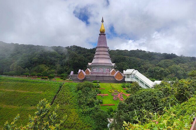 4 EXPERIENCES DAY TRIP. Sticky waterfalls, Elephants, Wat &Market - Who Will Love This Tour?
