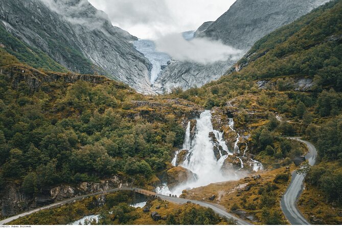 4 Hour Briksdal Glacier Tour in Briksdalsbreen Oldedalen - Hiking Up to the Glacier: Details and Tips