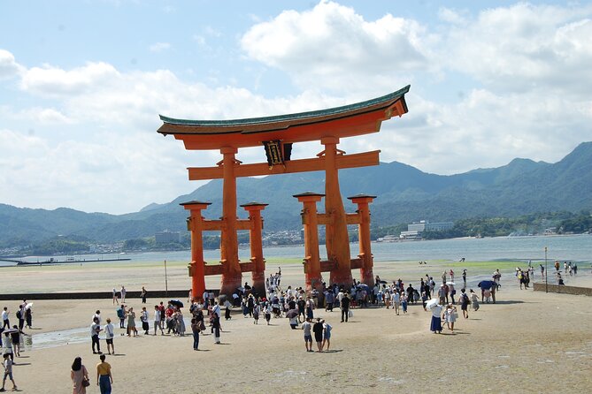 4 Hour Miyajima PRIVATE Tour - Guide Profile and Expertise