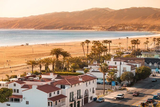 4-Hour private limo Tour of Los Angeles by a TV personality with Free Drinks - FAQs