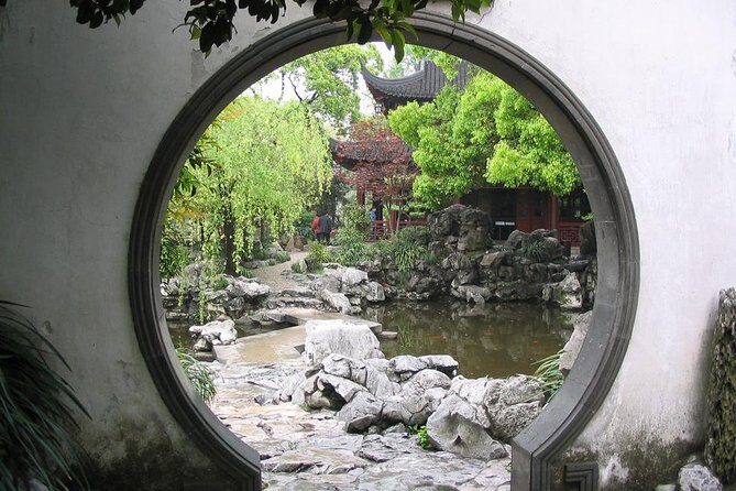 4-Hour Shanghai City Private Flexible Tour plus Acrobatic Show and Dinner - Dining and Evening Entertainment