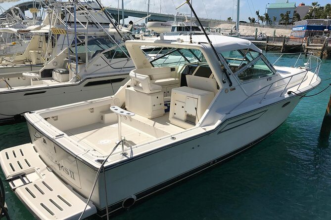 4 hours 38ft Reel Dreams Private Charter in Nassau - Key Points
