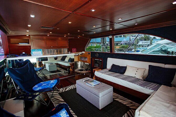 4 hours 53ft Dream Works Private Charter in Nassau - FAQ