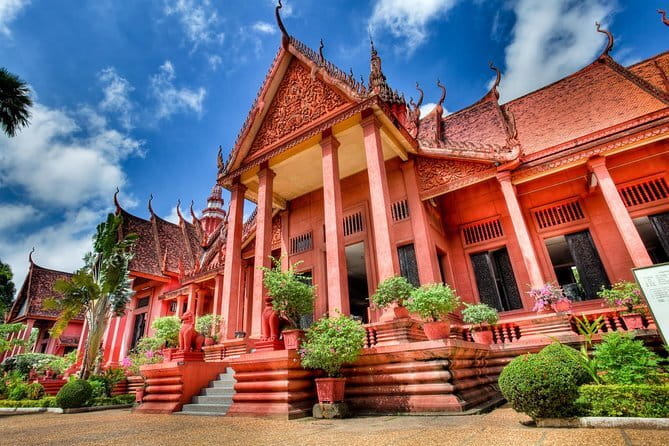 4 Hours Private Phnom Penh National Museum and Royal Palace Tour - Exploring Phnom Penh: A Close-Up of Culture and Royal Elegance