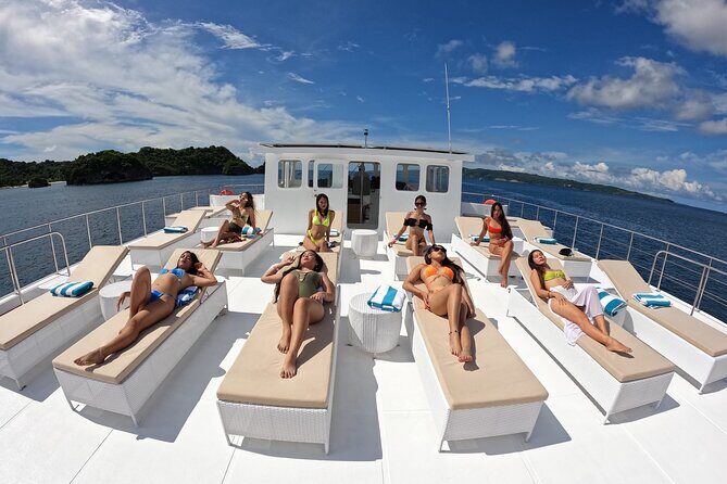 4 hours Red Whale Party Yacht in Boracay - Who Should Consider This Tour?