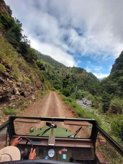 4 hours Unique Jeep Safari Tour to Pico do Arieiro, Madeira - An In-Depth Look at the Jeep Safari to Pico do Arieiro