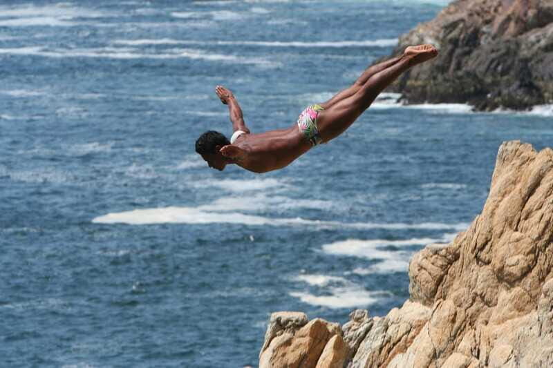 .4-Hrs Cruise or Hotels City Tour Experience w/High Divers - Who Will Love This Tour?