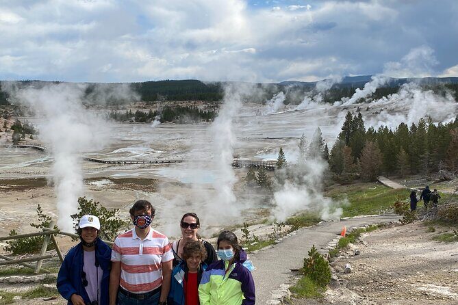 4 Person Full-Day PRIVATE Yellowstone Tour in a Raised Roof Van- Picnic Lunch - The Itinerary in Detail