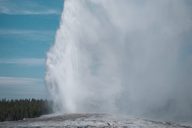 4 Person Full-Day PRIVATE Yellowstone Tour in a Raised Roof Van- Picnic Lunch - What’s Included and What’s Not